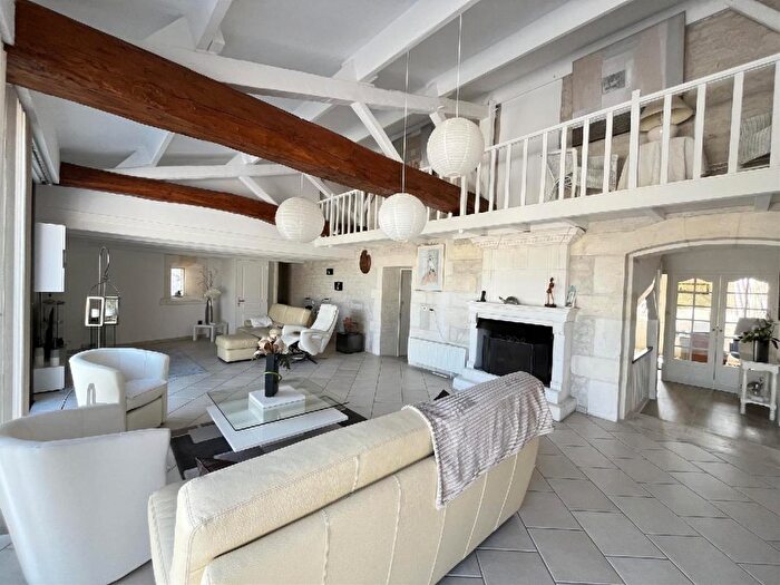 Maison à vendre - Gensac-la-Pallue - 7 pièces - 4 chambres