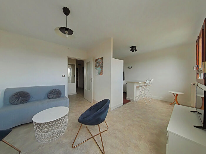 Fontenay-le-Fleury, Vieux village : Appartement 1 pièce à vendre