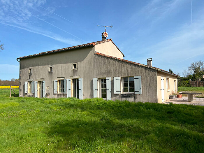 Maison à vendre - Savigné - 4 pièces - 3 chambres