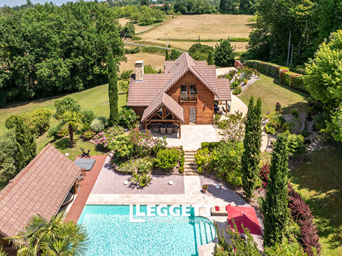 Maison 8 pièces à Marquay, à vendre