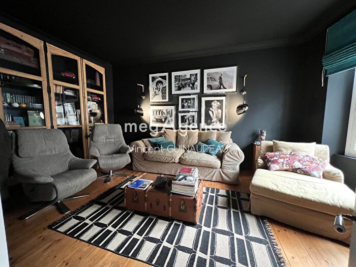 Maison à vendre - Mortagne-sur-Sèvre - 9 pièces - 4 chambres