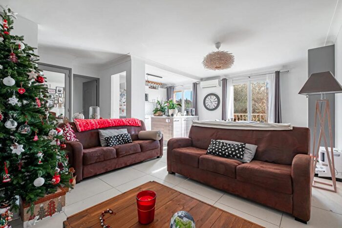 Appartement à vendre - Cogolin, Centre-ville, Subeiran, Pas de Grimaud - 4 pièces - 3 chambres