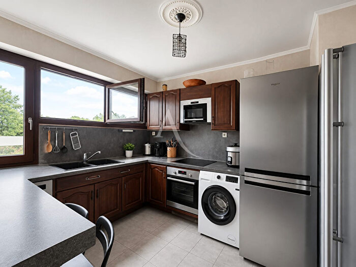 Les Ulis, Nord, Centre-Est : Appartement 1 pièce à louer