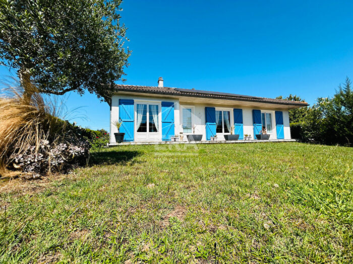 Maison à vendre - Vic-en-Bigorre - 5 pièces - 4 chambres