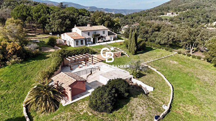 Maison à vendre - Le Plan-de-la-Tour - 6 pièces - 4 chambres