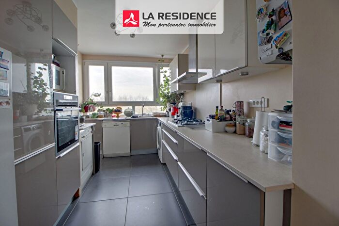 Appartement à vendre - Les Clayes-sous-Bois, Centre-ville - 3 pièces - 2 chambres