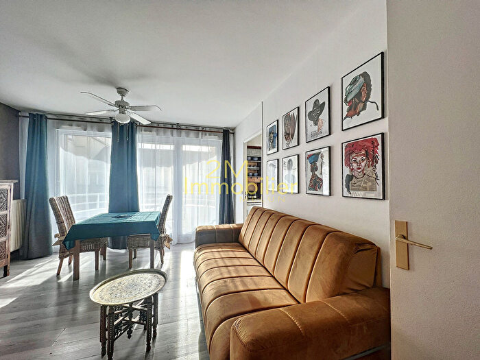 Appartement à louer - Melun, Rive de Seine, Sud - 1 pièce