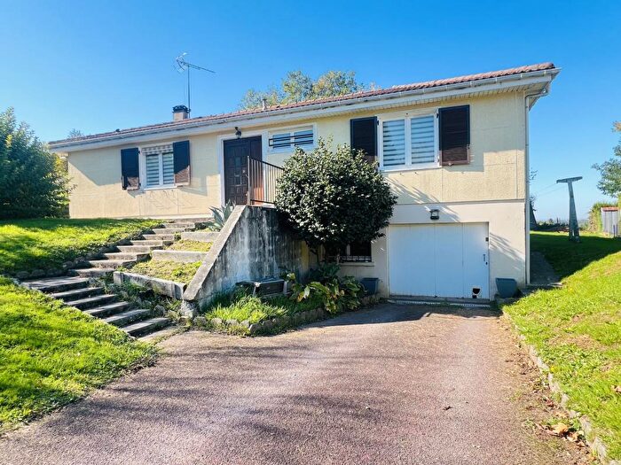 Maison à vendre - Cussac - 4 pièces - 3 chambres