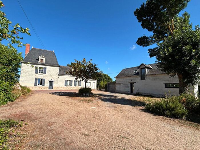 Maison 12 pièces à Gennes, à vendre