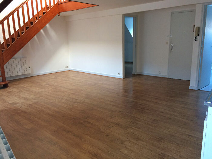 Lamballe, Centre-ville : Appartement 3 pièces à louer
