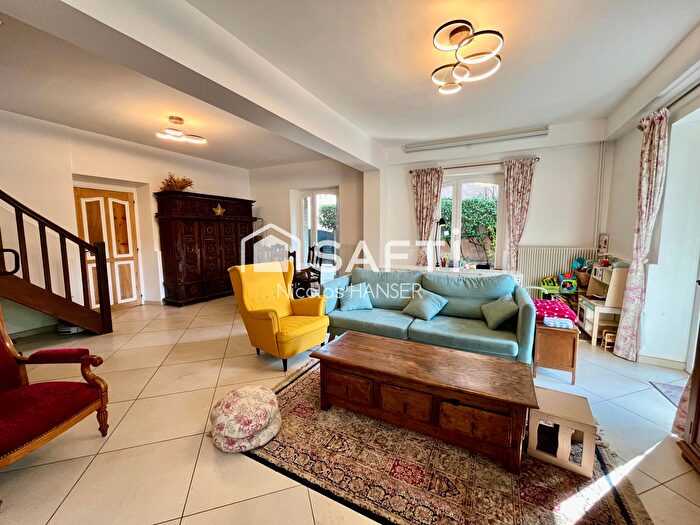 Maison à vendre - Alès, Centre-ville - 7 pièces - 6 chambres