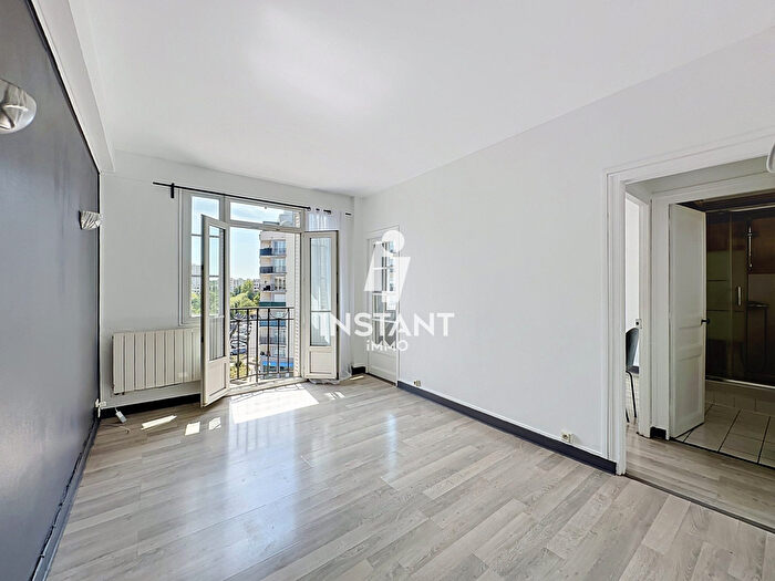 Choisy-le-Roi, Centre-ville, Parc Prairie, Hautes Bornes : Appartement 2 pièces à vendre