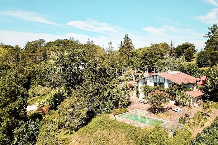 Maison à vendre - Urrugne - 8 pièces - 4 chambres