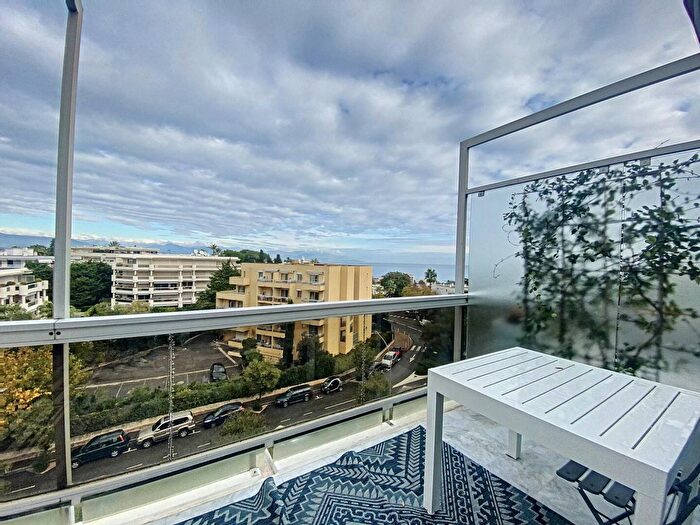 Appartement à louer - Ponteil, Antibes - 1 pièce