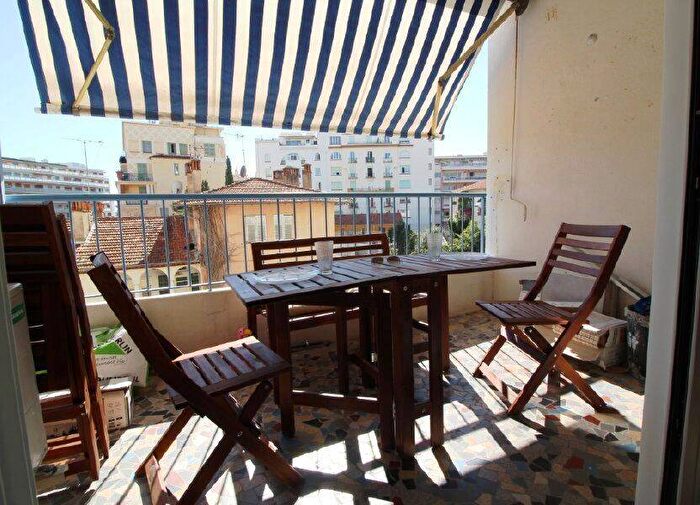 Appartement à louer - Juan-les-Pins, Antibes - 1 pièce