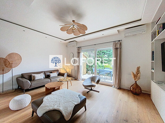 Maison à louer - Saint-Nom-la-Bretèche - 6 pièces - 4 chambres