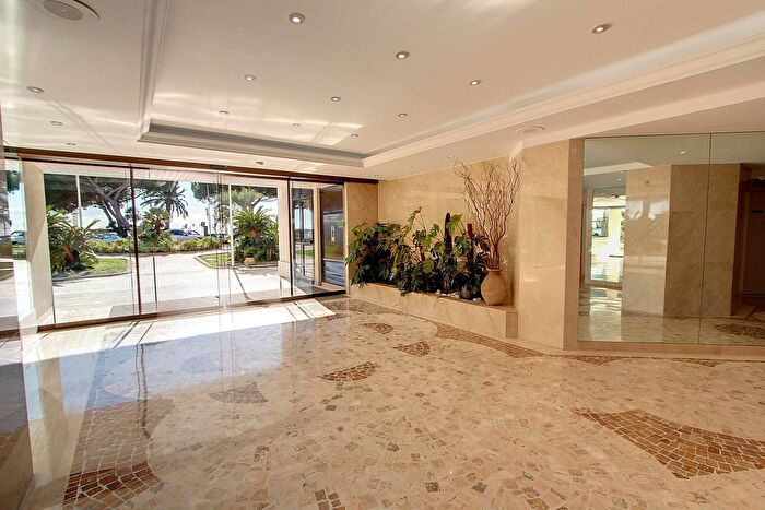 Appartement à vendre - Antibes, Juan-les-Pins, Le Cap - 2 pièces - 1 chambre