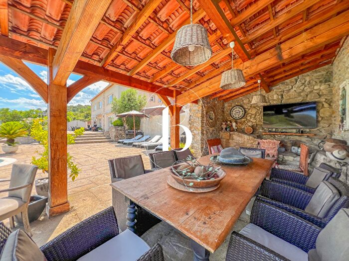 Maison à vendre - Barjac - 10 pièces - 6 chambres