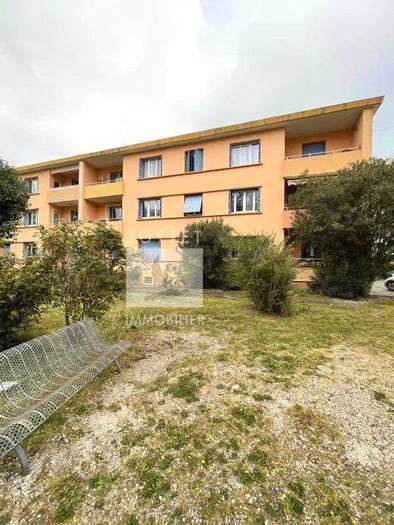 Appartement 3 pièces à Est, Bollène, à louer