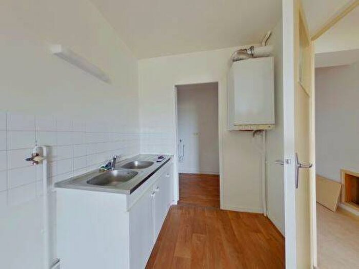Appartement à louer - Le Bourg, Saint-Germain-du-Puy - 3 pièces - 3 chambres
