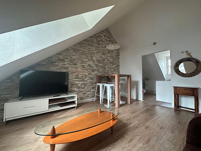 Appartement à louer - Brive-la-Gaillarde, Centre-ville, Pont Cardinal, Champanatier - 2 pièces - 1 chambre
