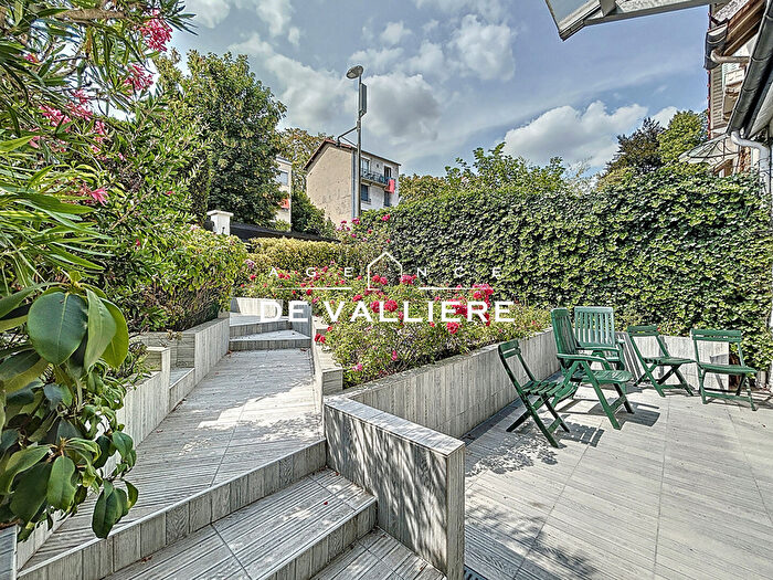 Maison à vendre - Suresnes, République - 8 pièces - 4 chambres