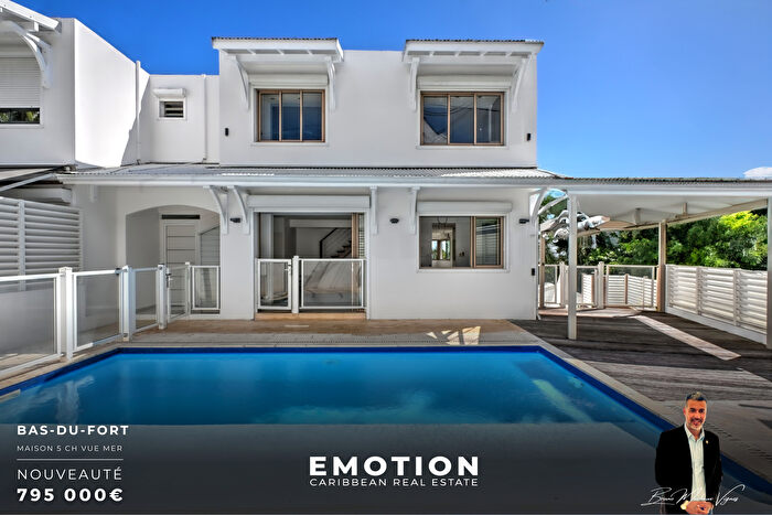 Maison à vendre - Le Gosier - 9 pièces - 5 chambres