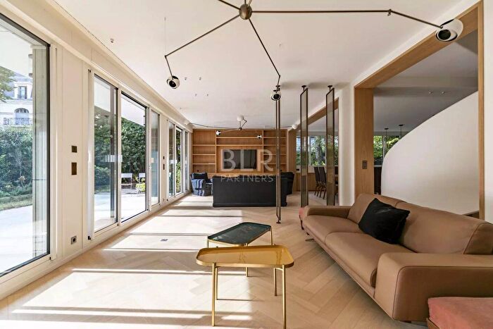 Appartement 5 pièces à louer à Saint James-Général Koenig, Neuilly-sur-Seine