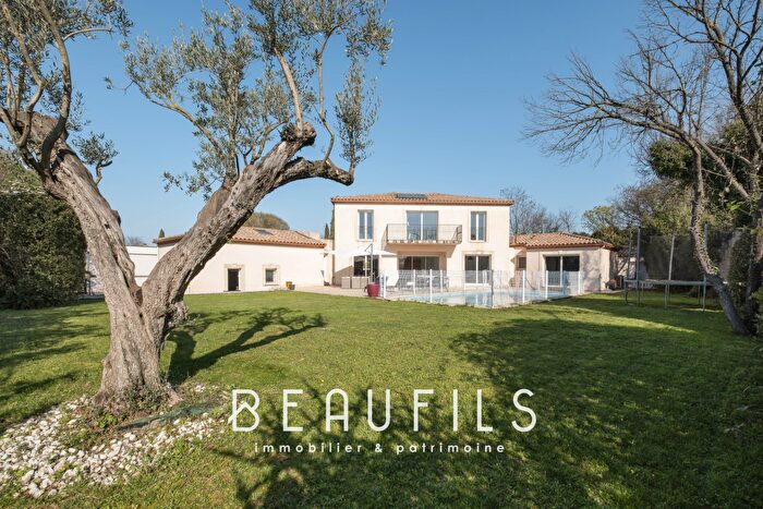 Maison à vendre - Nîmes, Tour Magne - 8 pièces - 5 chambres