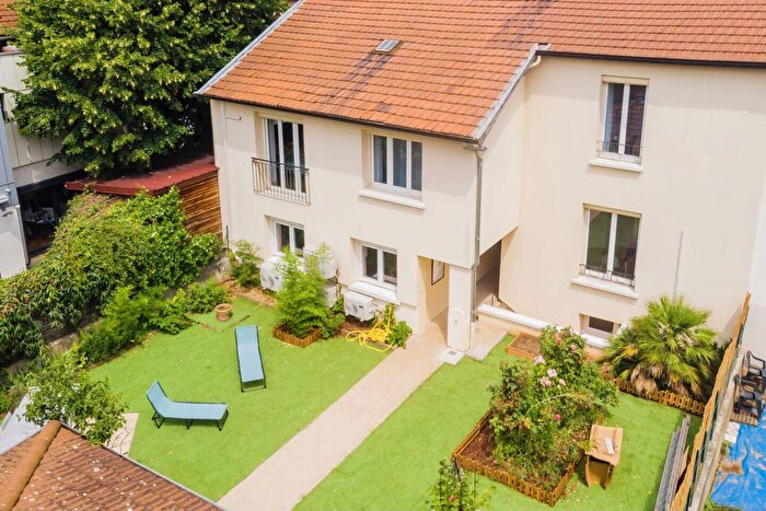 Le Bachut, Lyon 8ème arrondissement : Maison 7 pièces à louer