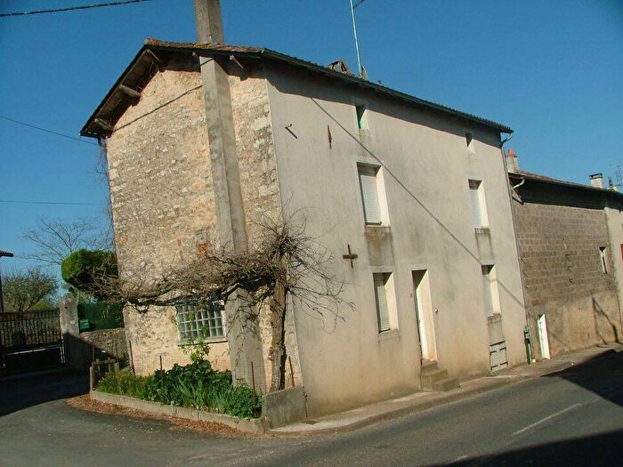 Maison 5 pièces à Condac, à louer