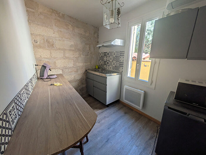 Avignon, Palais des Papes, Zone Piétonne : Appartement 1 pièce à louer