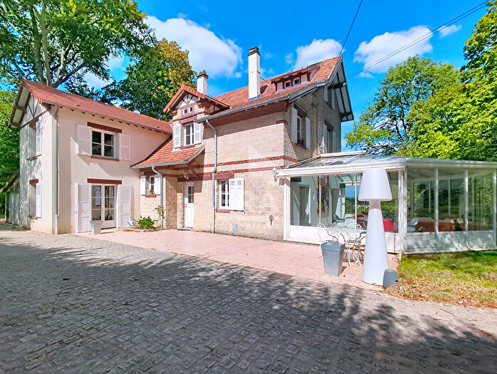 Luzarches - Maison 11 pièces à vendre