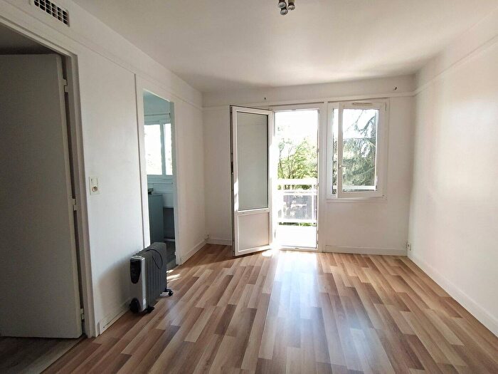 Appartement à louer - Plateau Ouest, Suresnes - 1 pièce