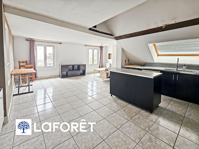 Corbeil-Essonnes, Centre-ville : Appartement 3 pièces à louer
