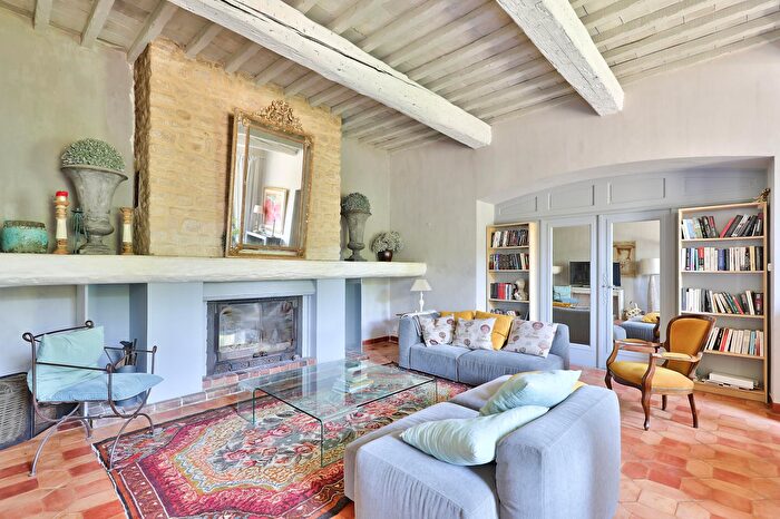 Entraigues-sur-la-Sorgue : Maison 14 pièces à vendre