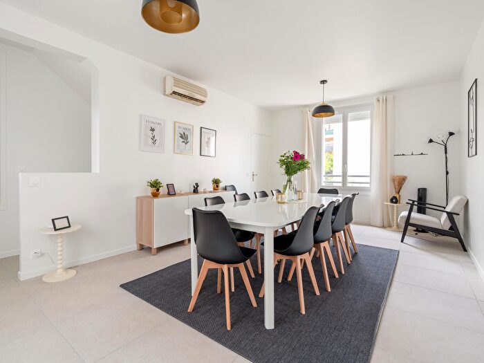 Maison à vendre - Pontault-Combault, Centre commercial - 8 pièces - 6 chambres