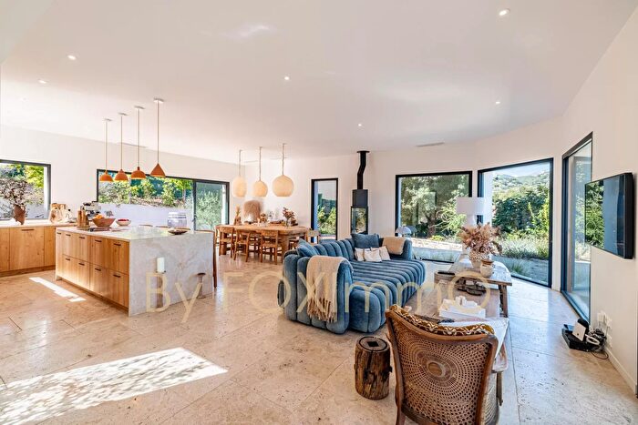 Maison à vendre - La Colle-sur-Loup - 5 pièces - 3 chambres