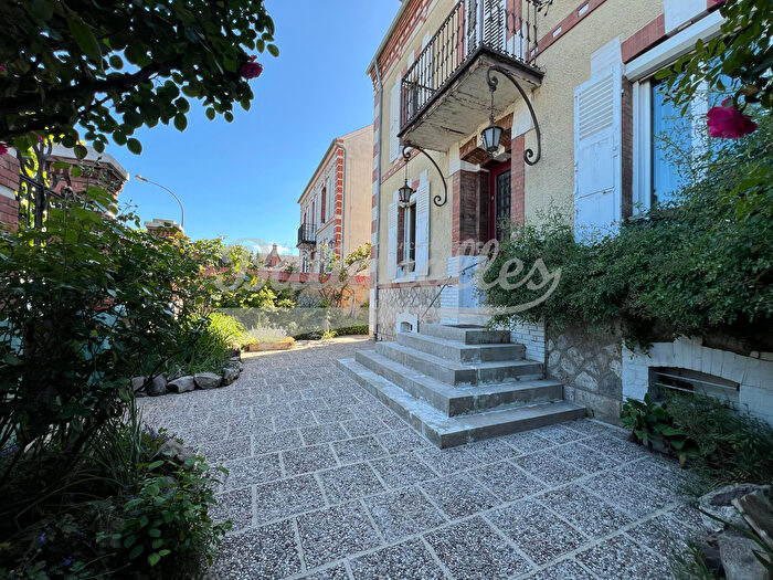Saint-Pierre-lès-Nemours : Maison 9 pièces à vendre