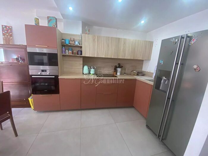 Maisons à vendre et appartements à louer - 1