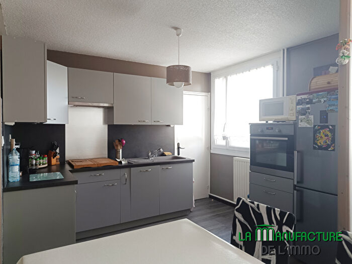 Appartement à vendre - Le Chambon-Feugerolles, Centre-ville, Gare - 3 pièces - 2 chambres