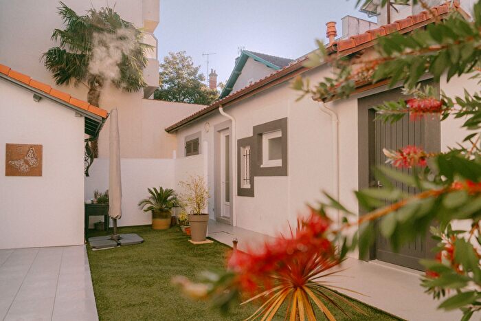 Maison à vendre - Dax, Centre-ville, Saint-Vincent - 12 pièces - 8 chambres