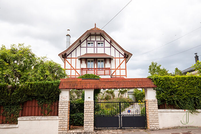 Vittel : Maison 8 pièces à vendre