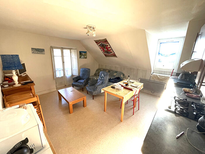 Appartement à vendre - Bagnères-de-Luchon - 4 pièces - 3 chambres