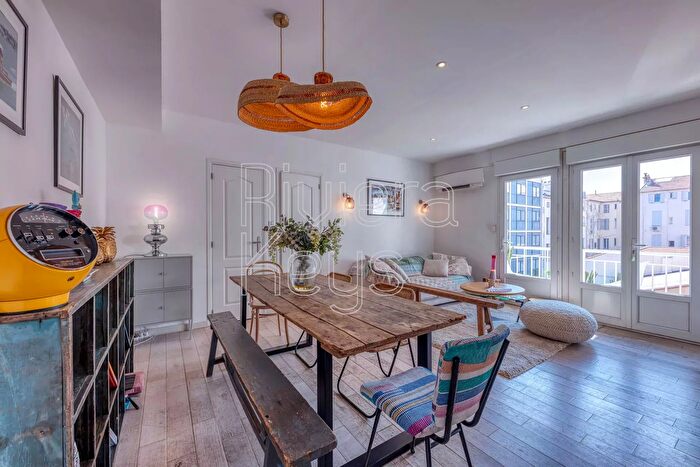 Appartement à vendre - Cannes, Centre-ville - 3 pièces - 2 chambres