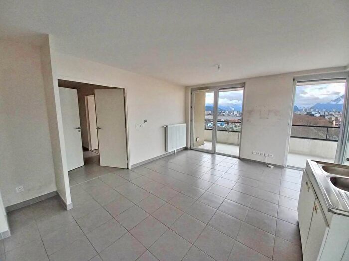 Appartement à louer - Échirolles, Village, La Commanderie - 4 pièces - 3 chambres