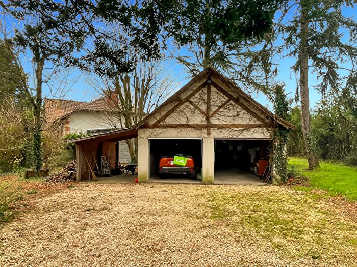 Maison 10 pièces à Montgivray, à vendre