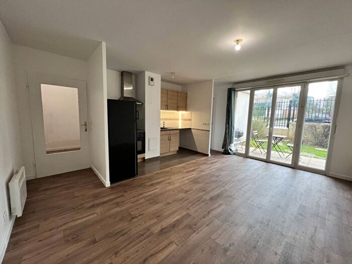 Appartement à louer - Corbeil-Essonnes - 2 pièces - 1 chambre