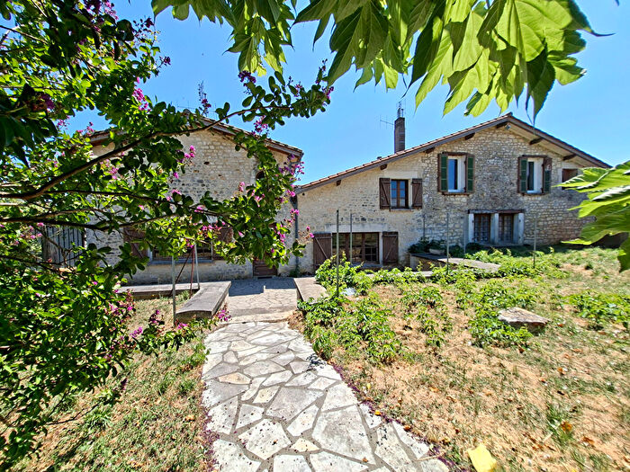 Jonzac : Maison 14 pièces à vendre