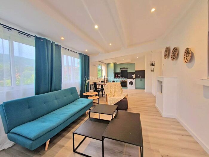 Appartement à louer - Cerisaie-Pont dAups-Sainte Cile-Beaussaret, Draguignan - 2 pièces - 1 chambre